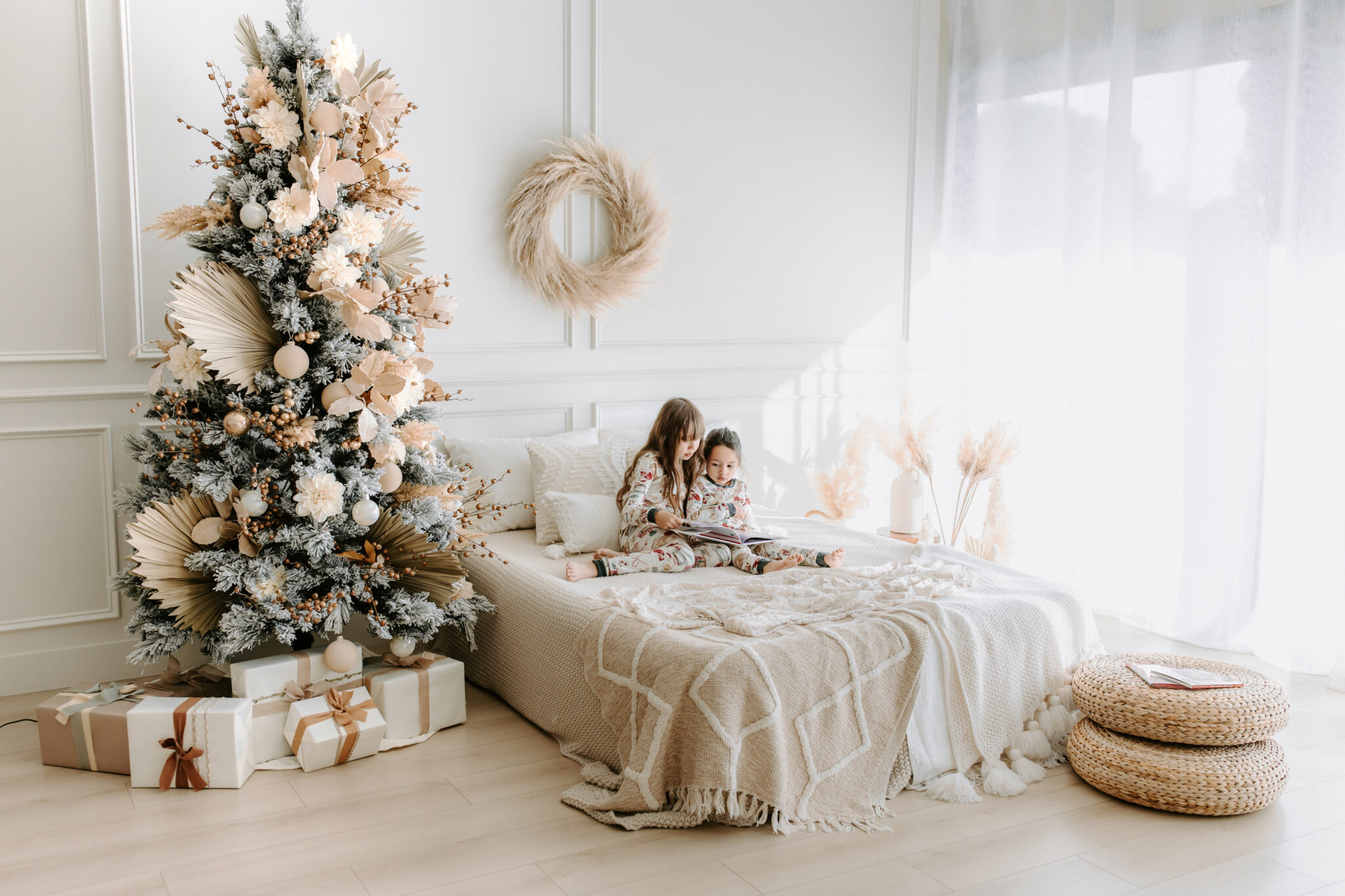 2023 Stunning Studio Holiday Family Mini Sessions in San Jose